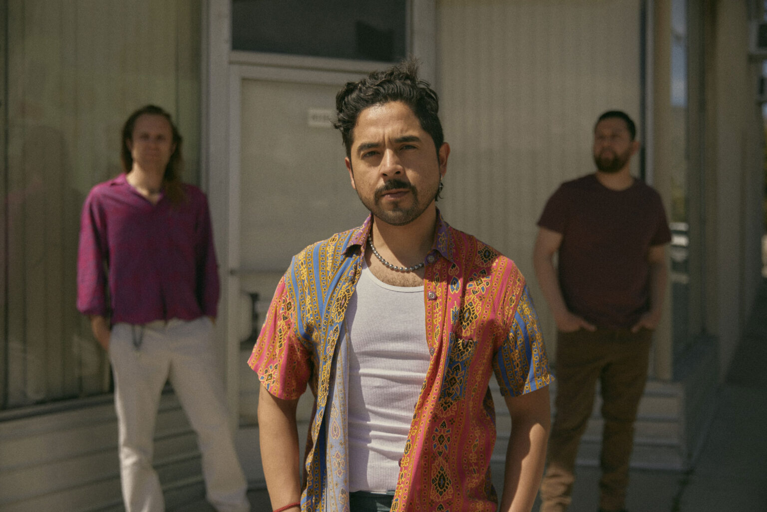 Johnny Cisneros lanza su esperado segundo EP "MOTIONS" - La Caverna