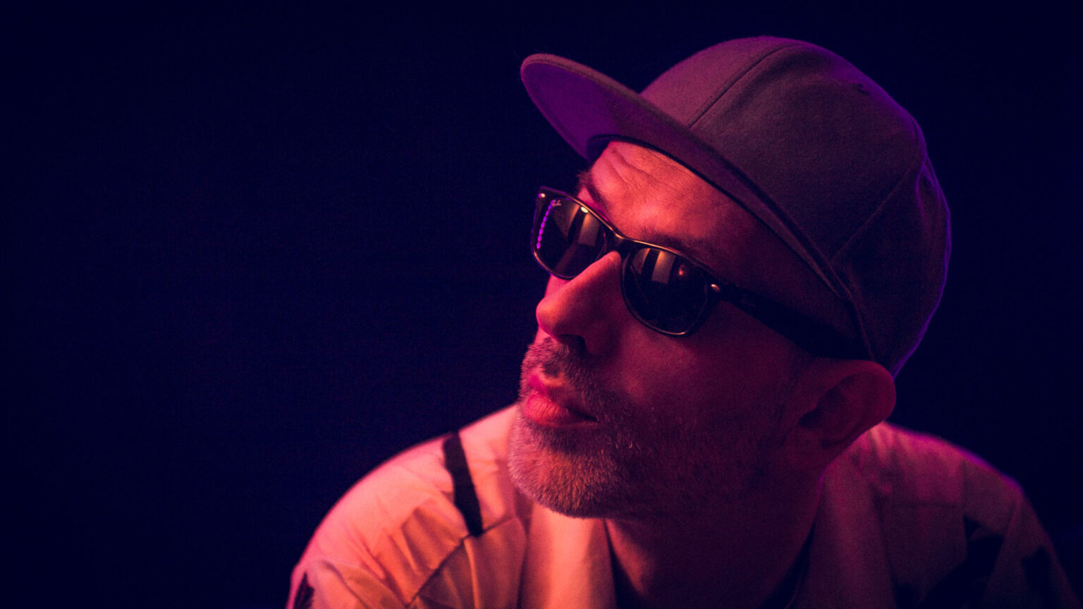 "Artificial Independence": El álbum retro futurista de Heitech - La Caverna