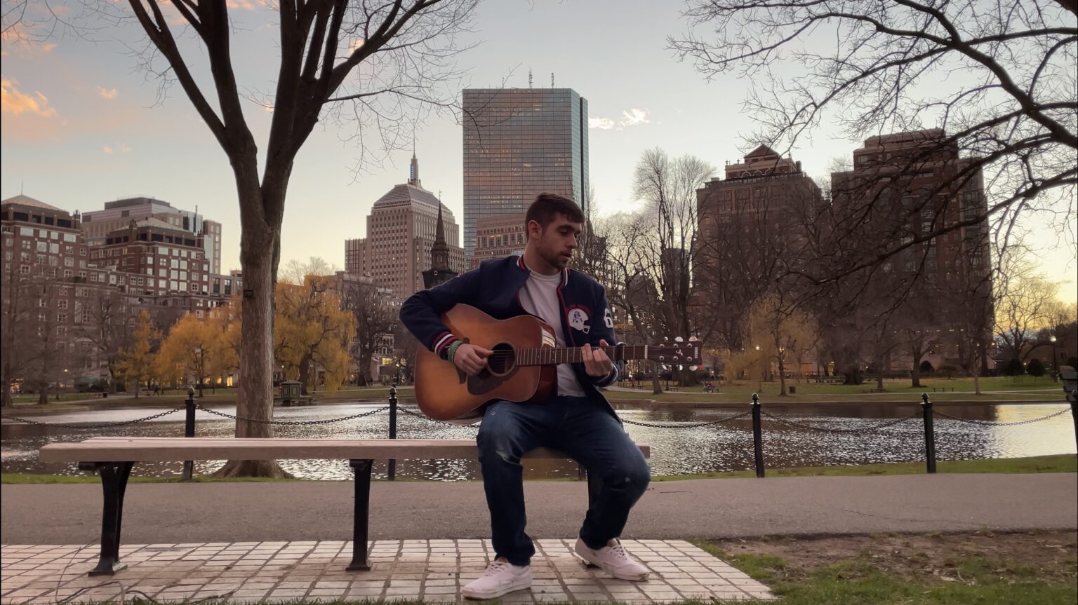 Mark Walsh lanza “Saturn”: una balada cósmica inspirada en el amor y el ...