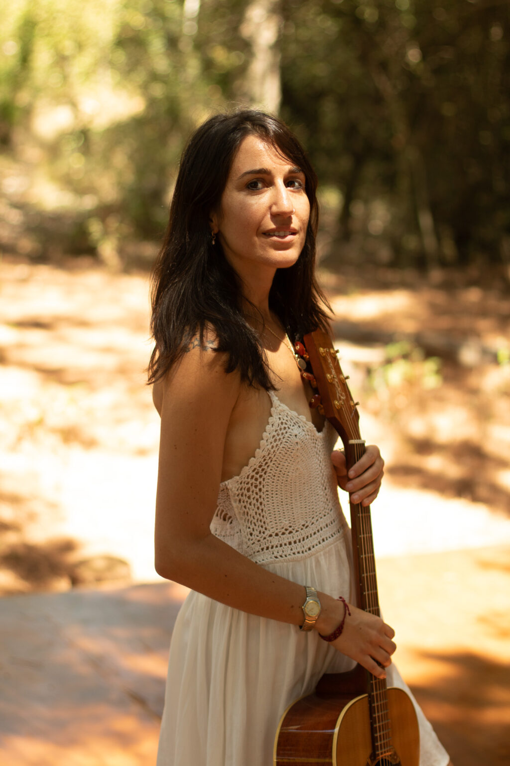 "Ways of the Dreamer" de Lena Younes: folk etéreo y espiritualidad ...