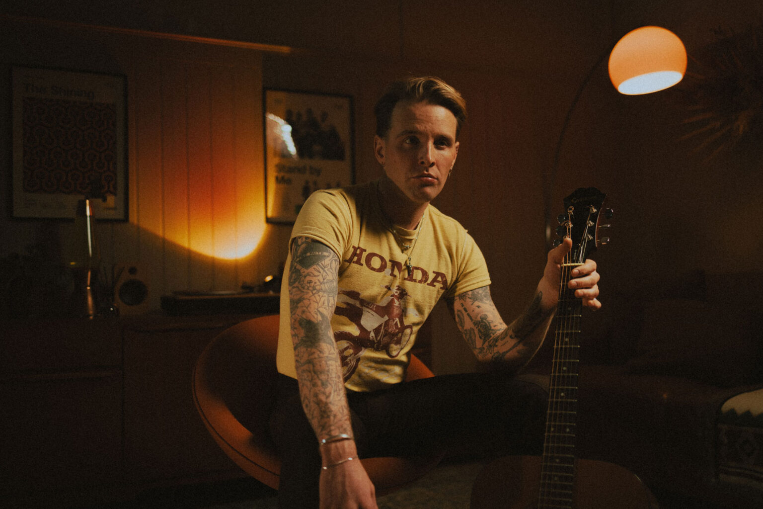 Entre gritos, amor y colapso: Patrick Hynes presenta “Baby’s High Again ...