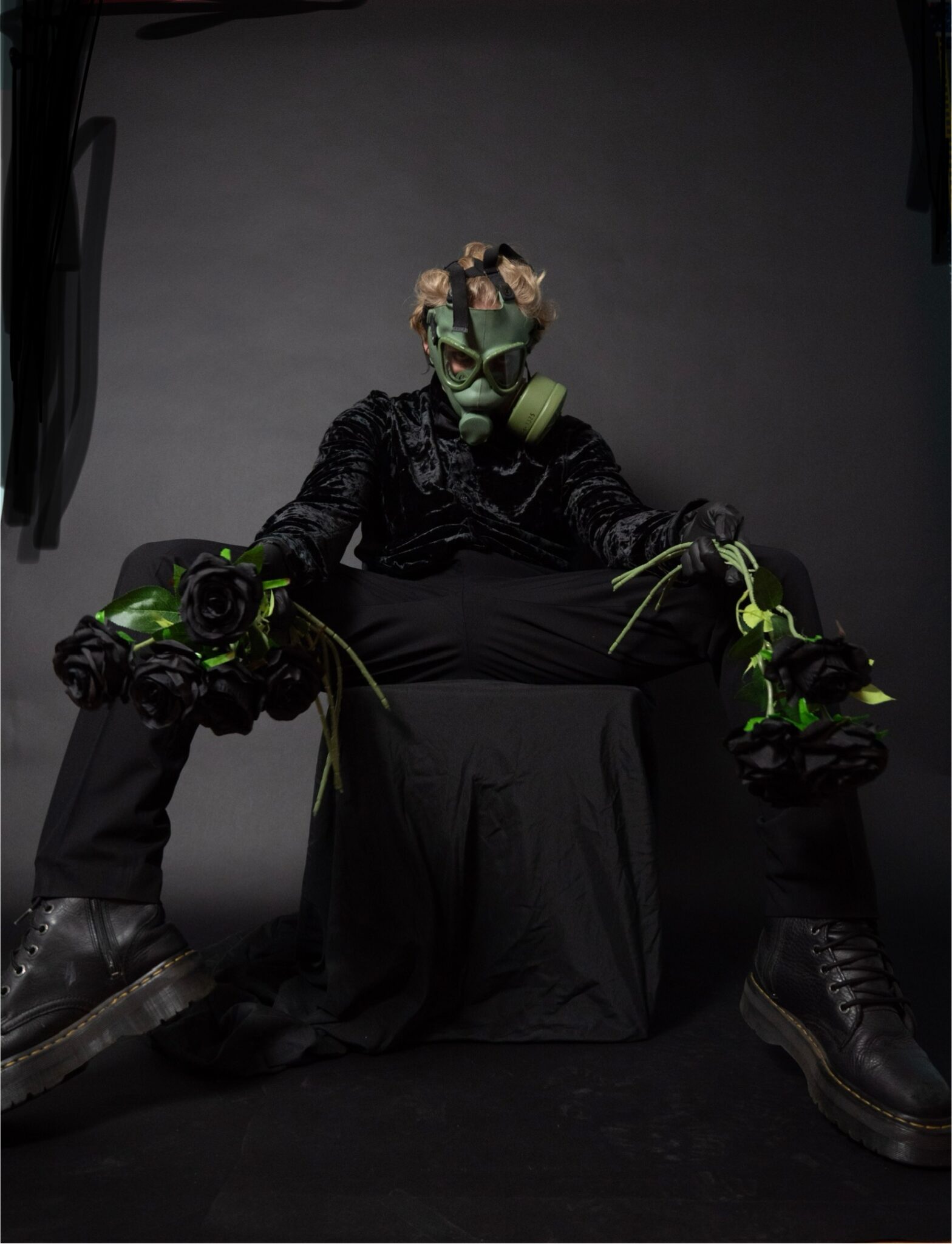 "Gas Mask Wedding": amor y caos en el nuevo álbum de Love Ghost - La ...