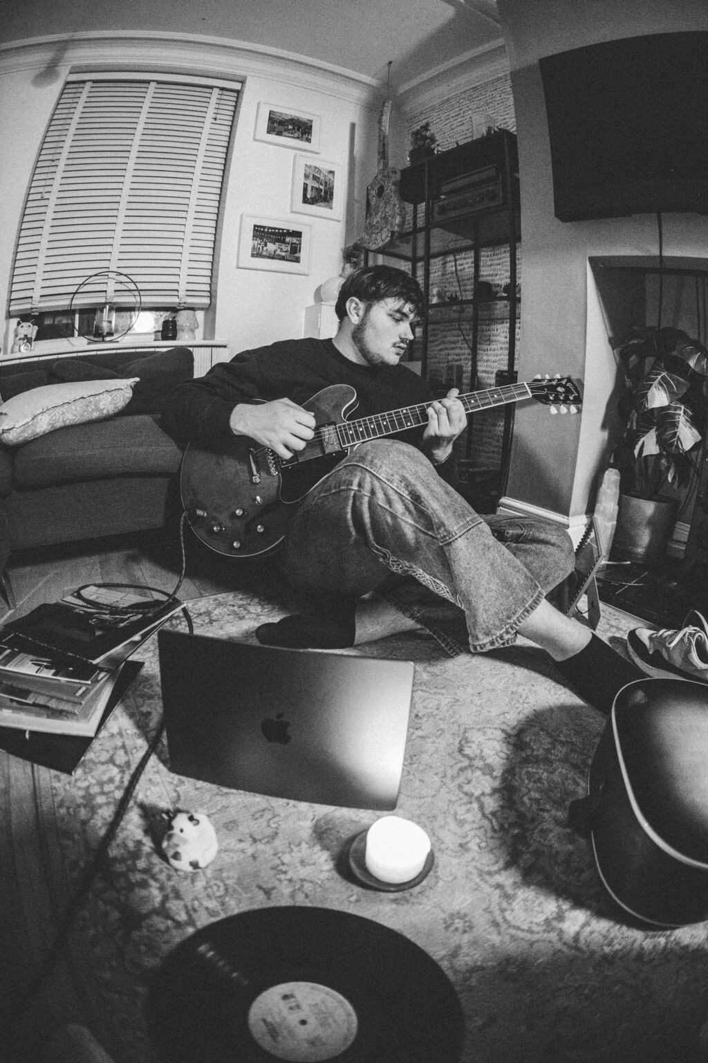 Oliver Pinder redefine su sonido con "love of my life" - La Caverna
