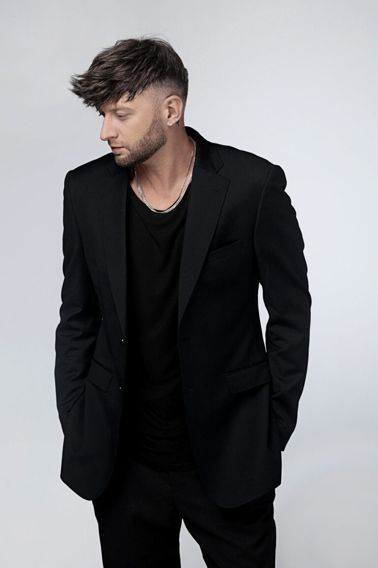 Alen Hit celebra la Navidad con "Love Is the Answer" - La Caverna