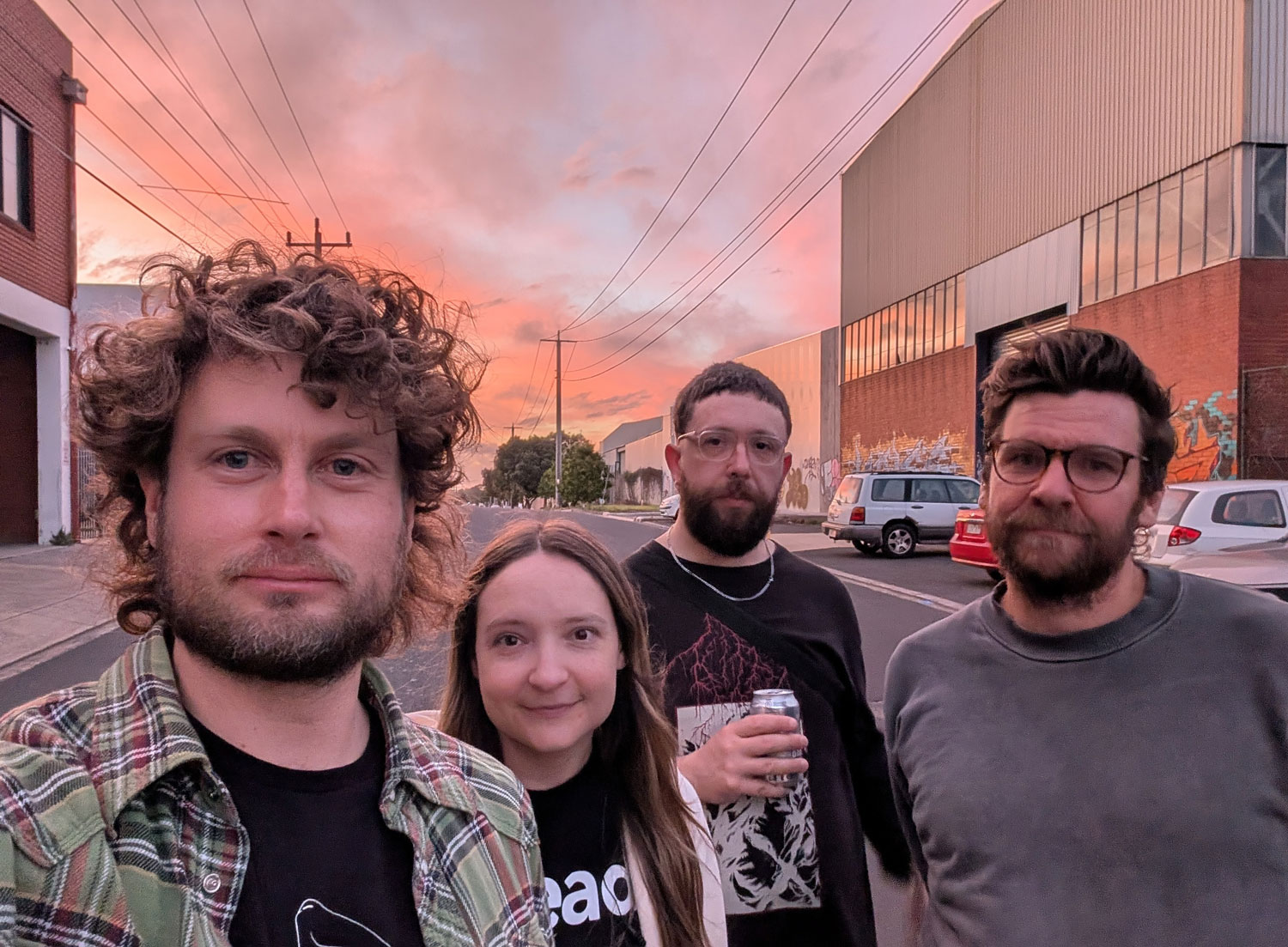Damn Williams explora identidad y nostalgia en “Roger” - La Caverna